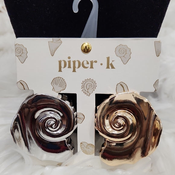 piper k | Accessories | Piper K Silver And Gold Metal Shell Hair Clips ...